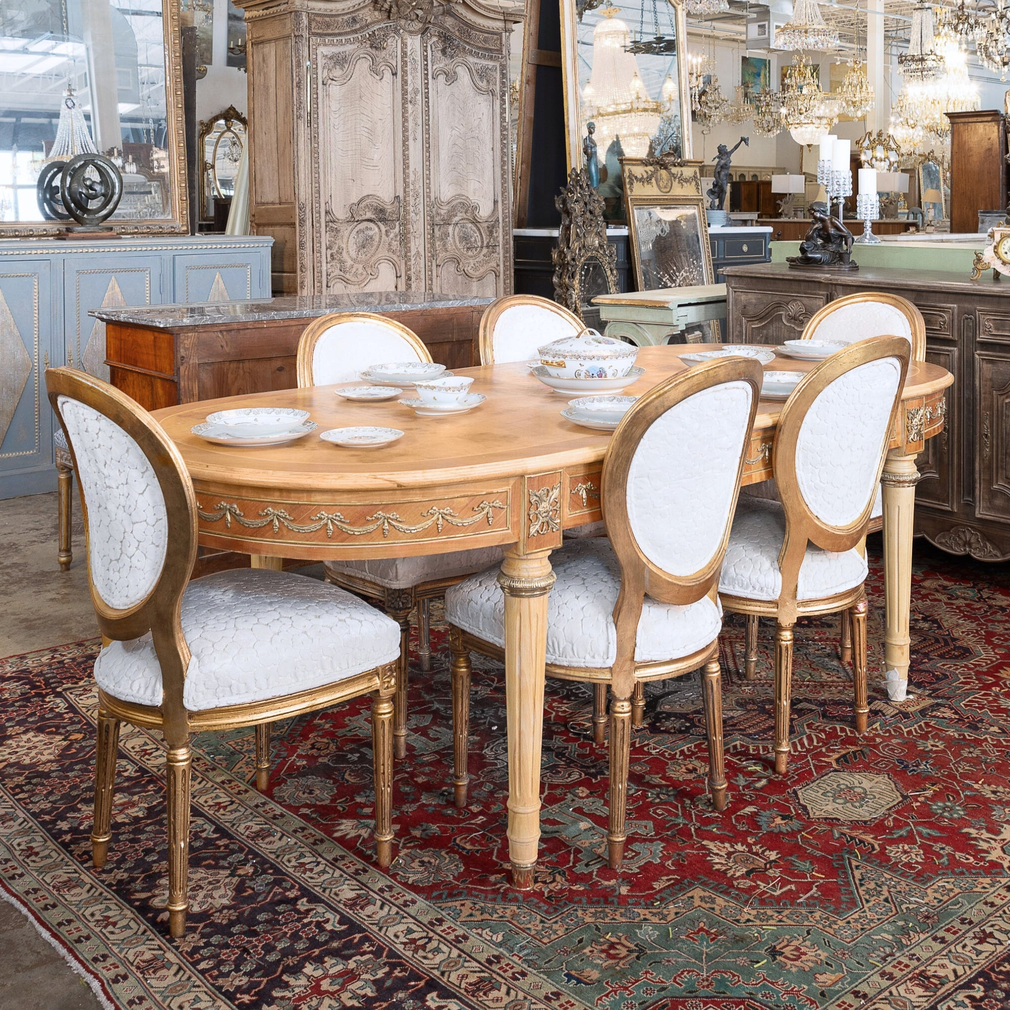 Dining Tables – Le Chateau