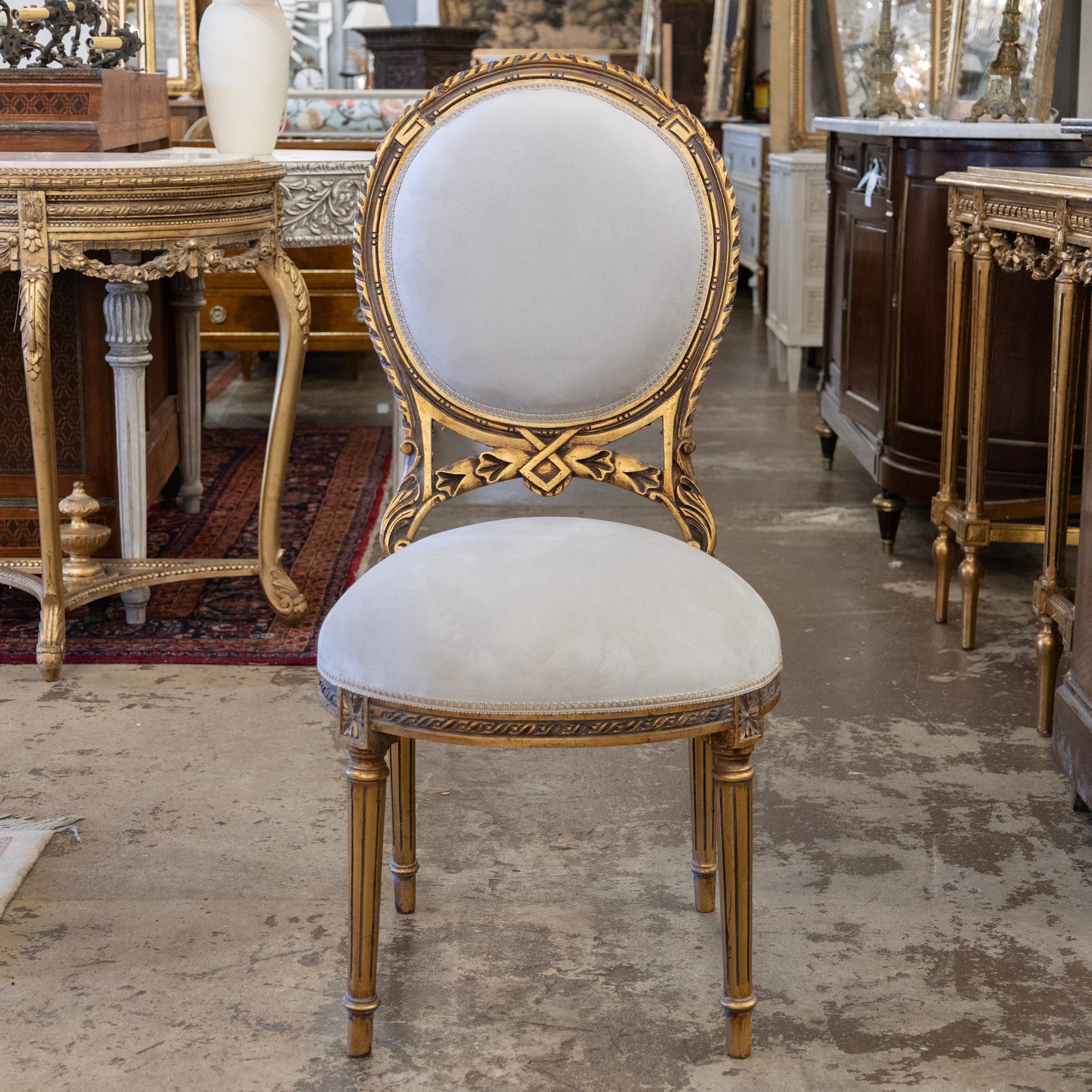 Louis XVI Round Dining Chair – Soft Gray Velvet & Gilded Frame – Le Chateau