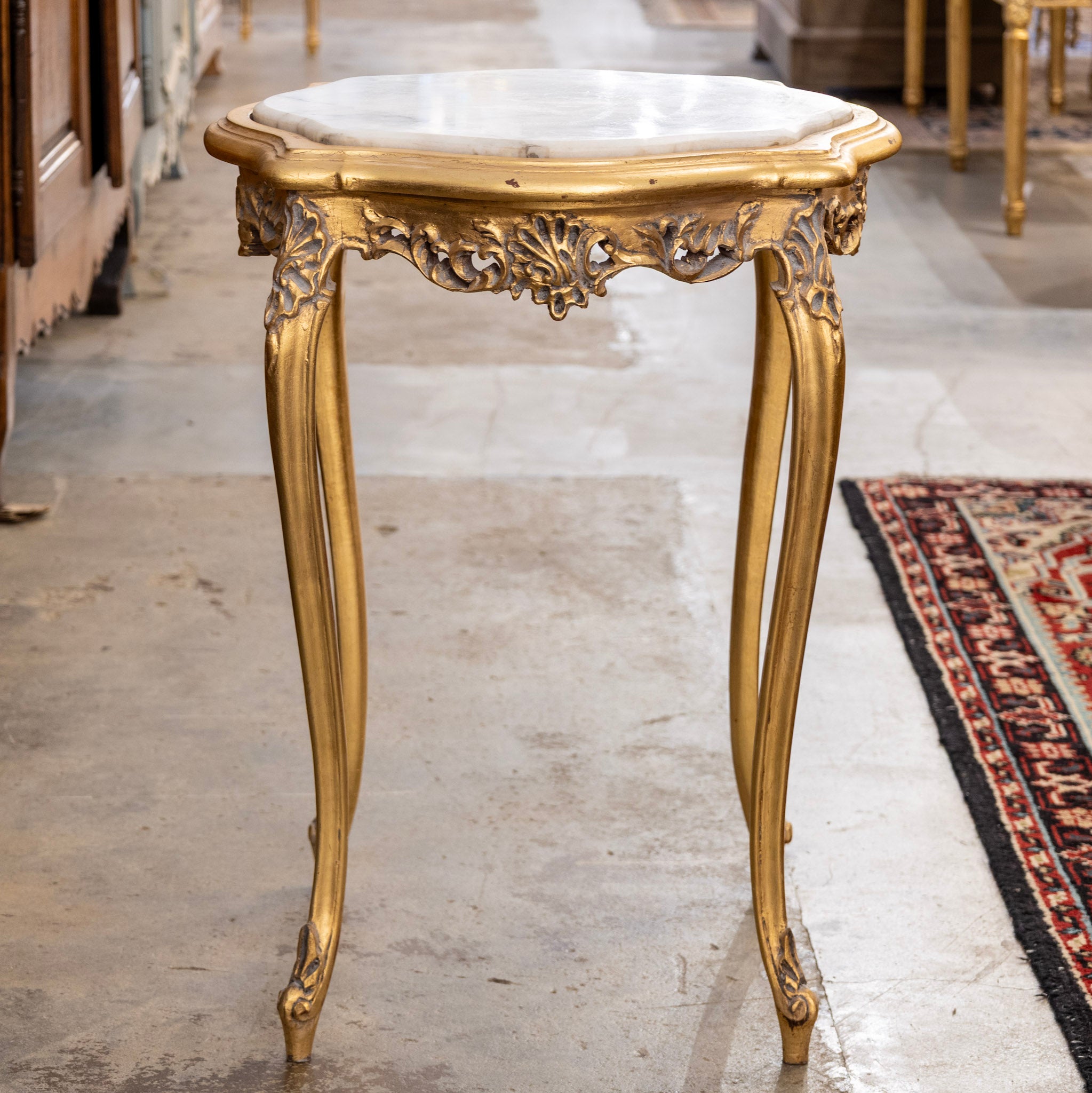 Louis XV Gilded Side Table – Carved Shell & White Marble Top – Le Chateau