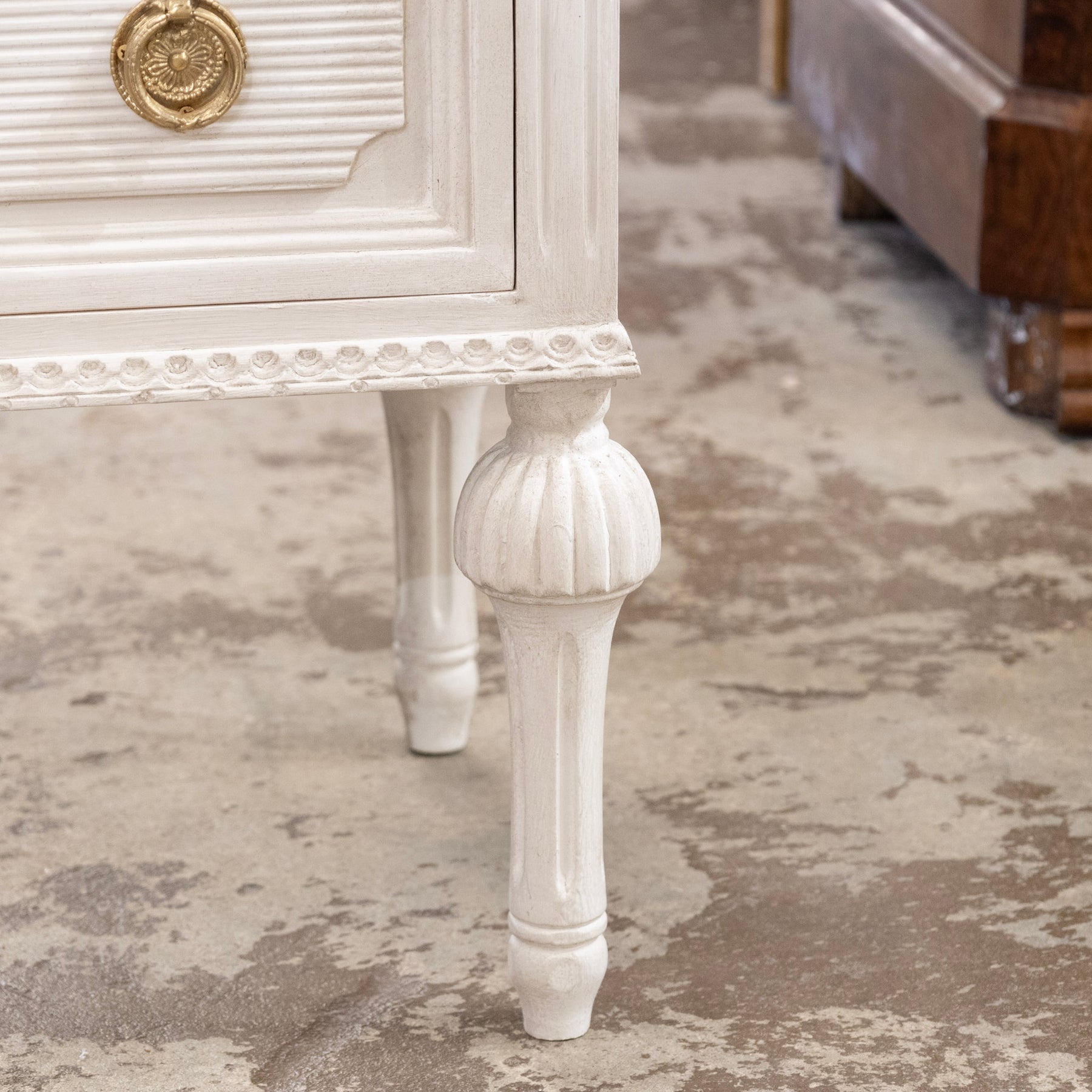 Swedish Painted 2-Drawer Short Nightstand – Antique White – Le Chateau